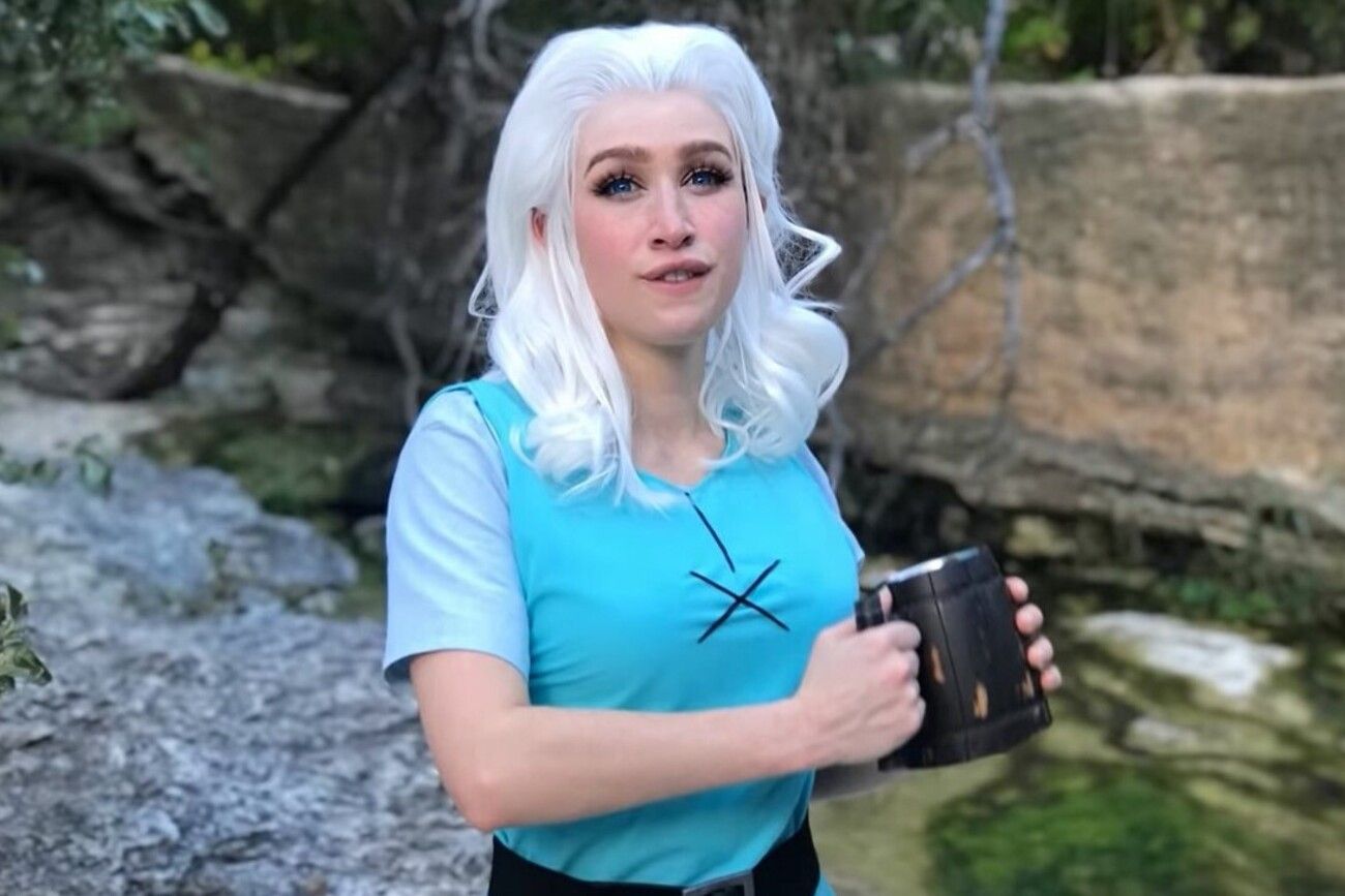 Female cosplayers in our favorite costumes - Midserved